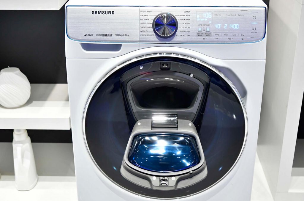 Samsung QuickDrive washing machine cuts laundry time in half ...